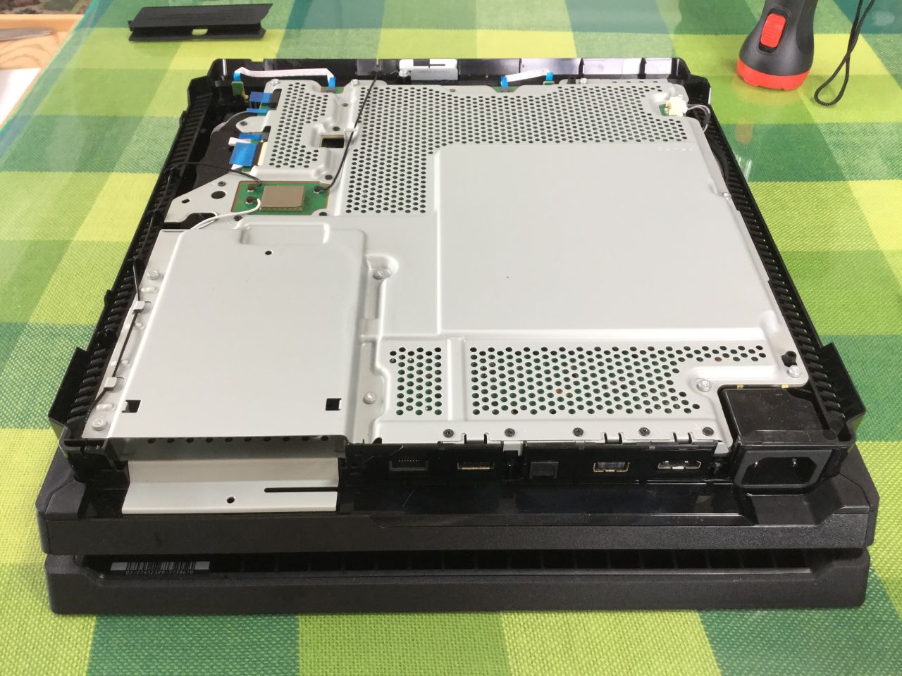 PS4Pro分解・清掃・光学ドライブ交換徹底解説！ | よいかい